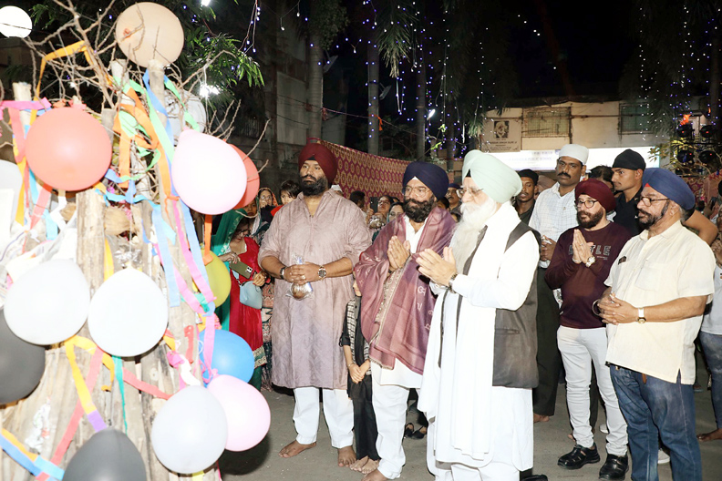 मुंबई में 24 साल से जलती आस्था की लोहड़ी - Ravivar Delhi